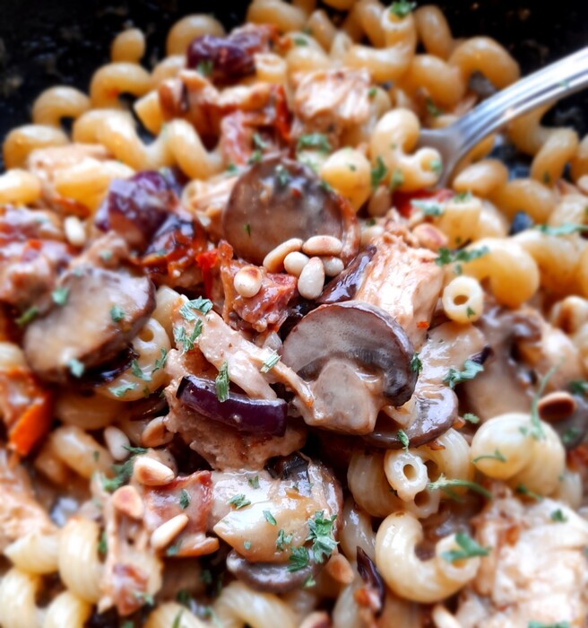 Pasta met gedroogde tomaten, kip en champignons :: Homemade Homegrown ...